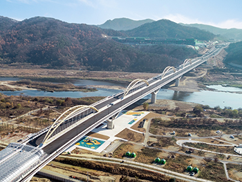 [행복도시 금빛노을교 & 5생활권 외곽순환도로] 평범한 일상을 빛내는, 자연을 닮은 교통인프라 > > 현대건설 뉴스룸